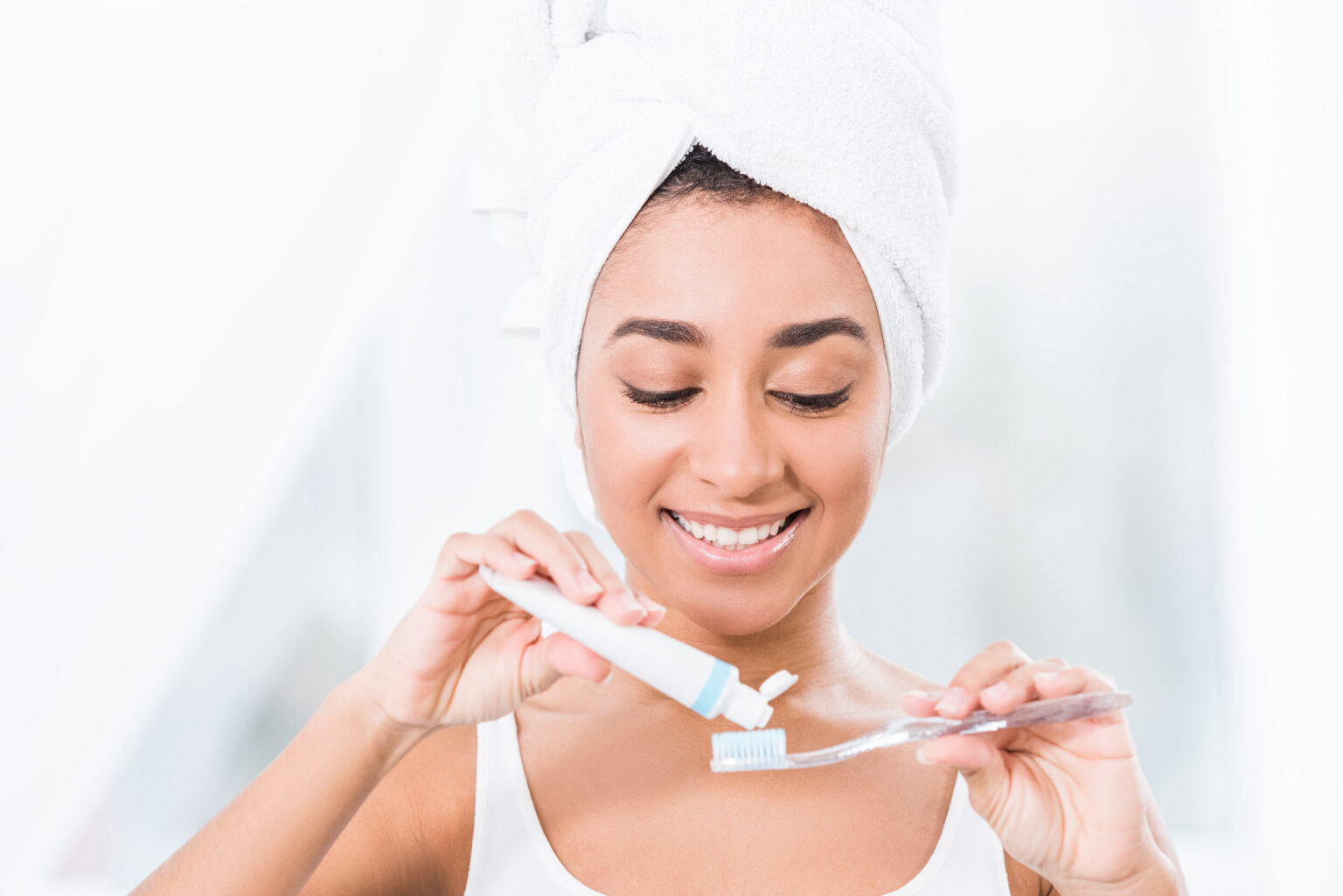 Should You Wet Your Toothbrush Before or After Toothpaste? - Lane ...